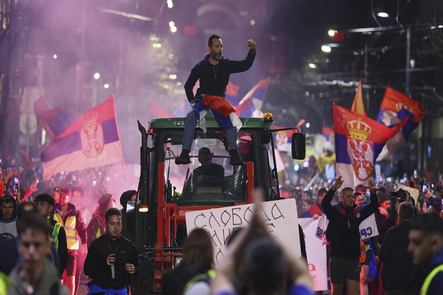 Ситуация на акции протеста в Белграде накаляется
