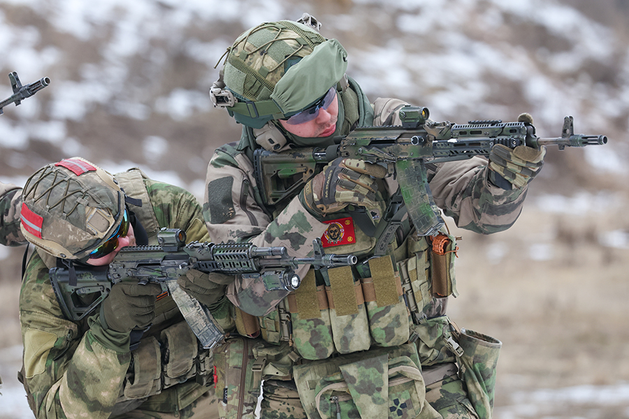 Собянин: 20 тысяч москвичей ежегодно заключают контракт на службу в ВС ...